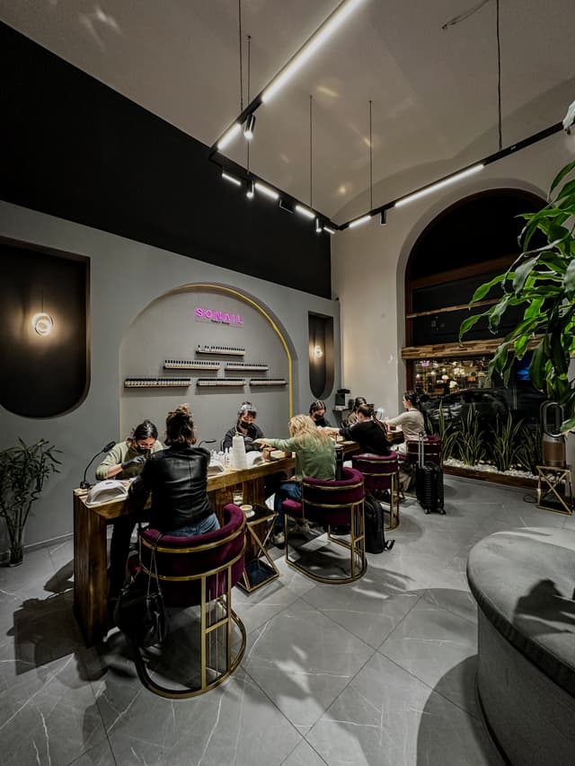 Nagelpflege in Wien – Bequem bei Ihnen zu Hause | Sonail